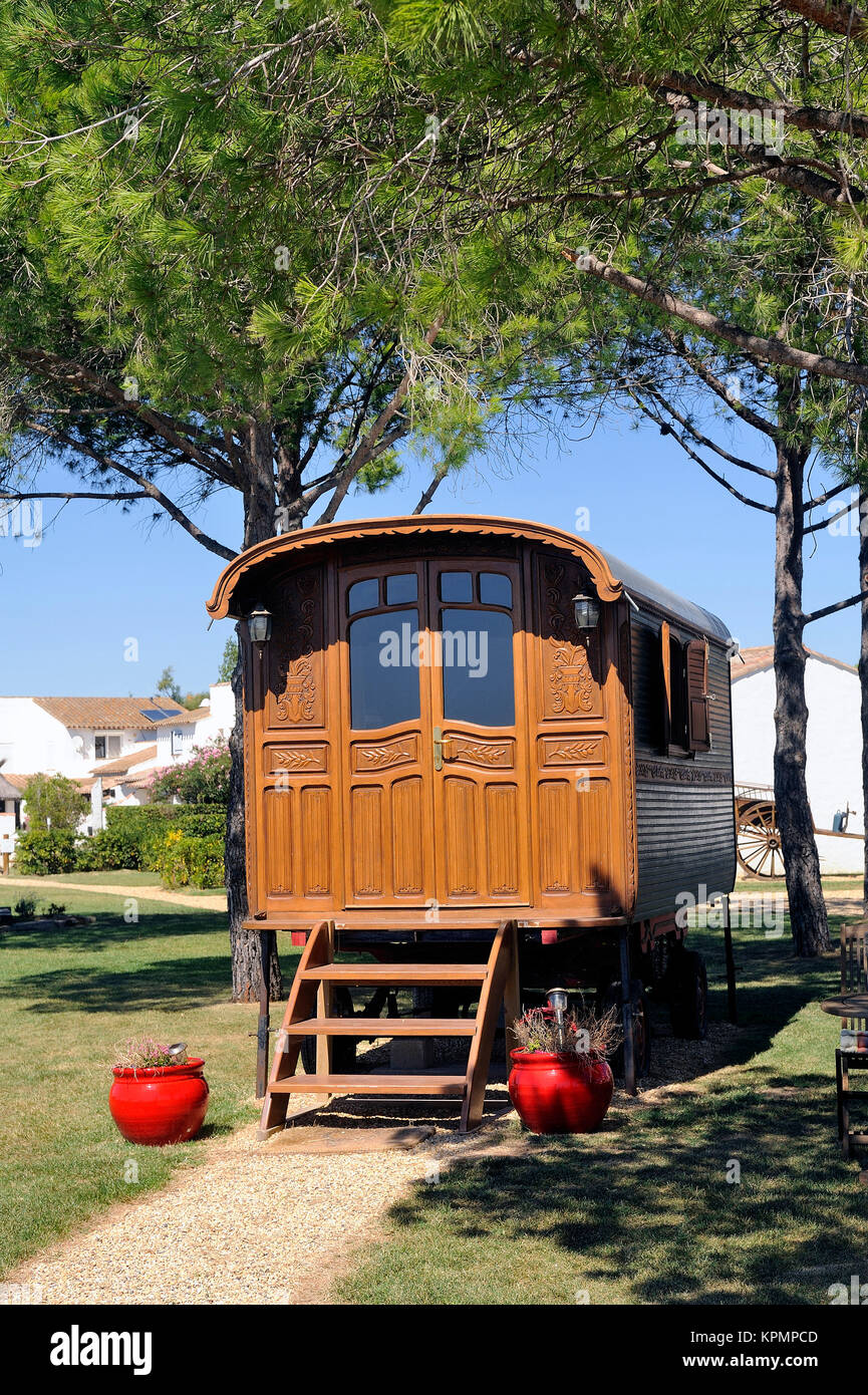Old gypsy caravan trailer hi-res stock photography and images - Alamy