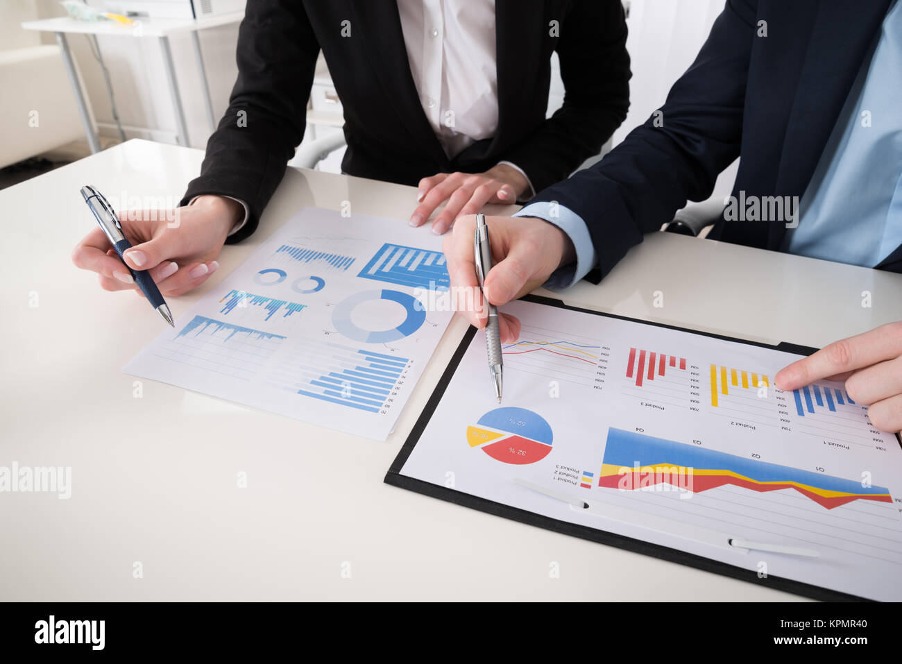 Businesspeople Working On Graph Stock Photo - Alamy