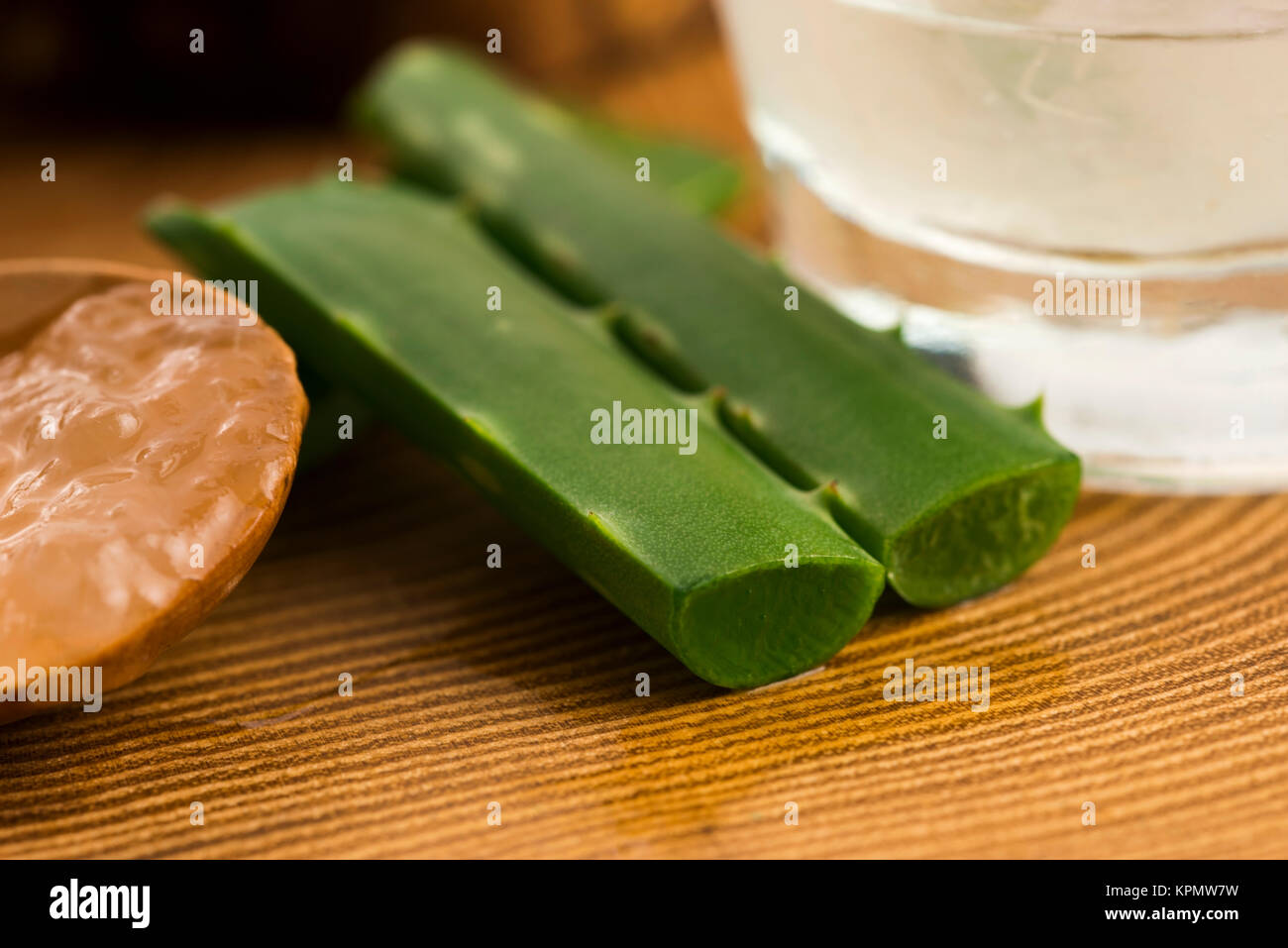 aloe vera juice with fresh leaves Stock Photo - Alamy