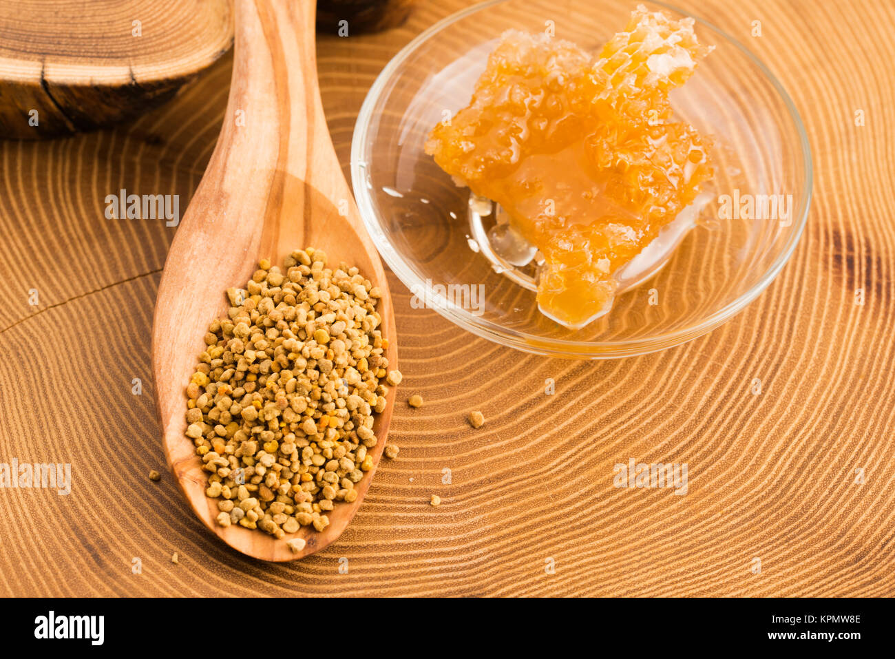 Fresh bee pollen in the spoon with honeycomb Stock Photo - Alamy