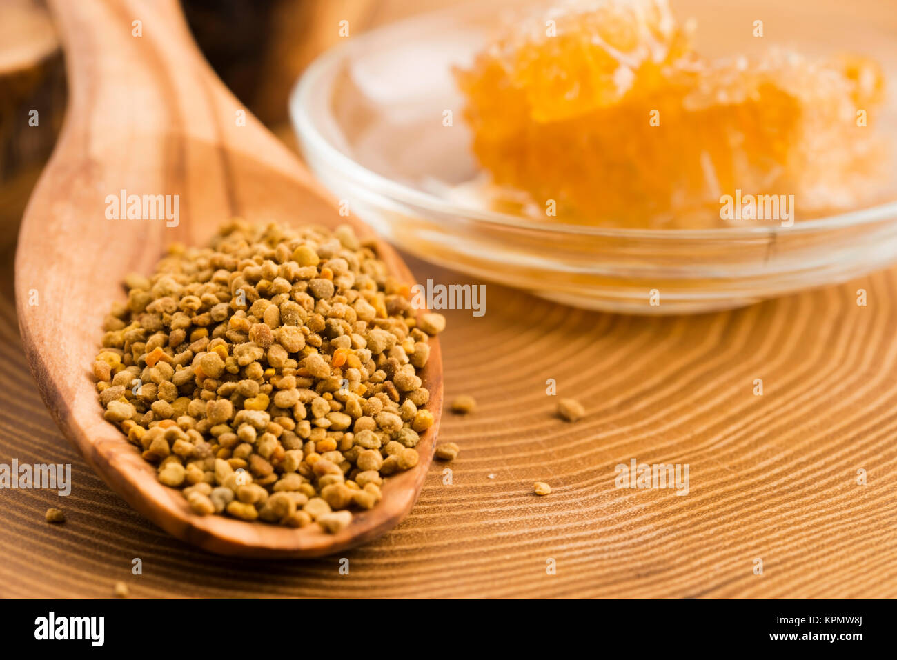 Fresh bee pollen in the spoon with honeycomb Stock Photo - Alamy