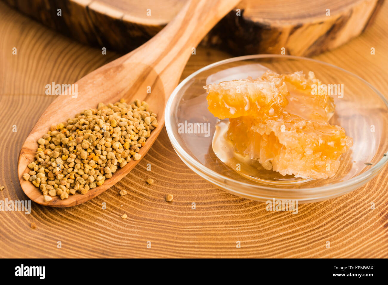 Fresh bee pollen in the spoon with honeycomb Stock Photo - Alamy