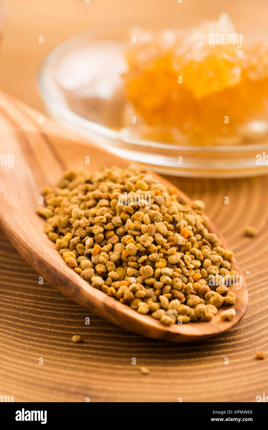 Fresh bee pollen in the spoon with honeycomb Stock Photo - Alamy