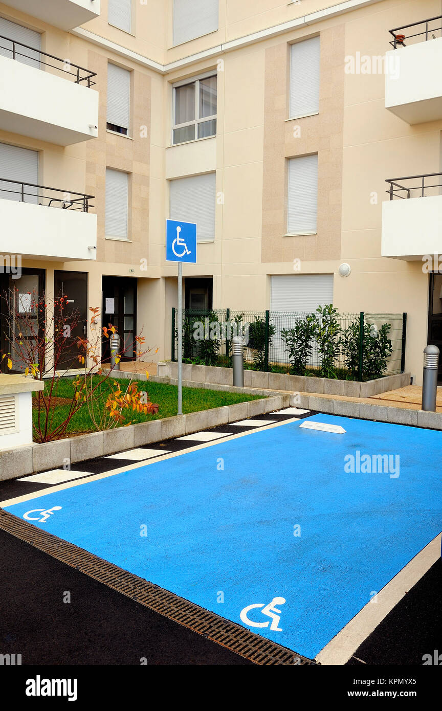 Parking space reserved for handicapped Stock Photo - Alamy