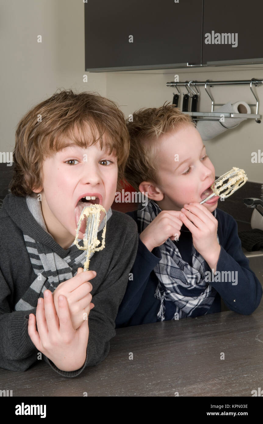 Boys eating pie hi-res stock photography and images - Alamy