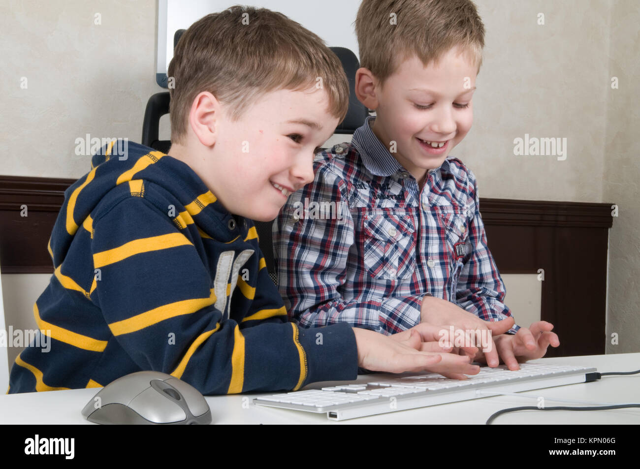 Boys on a computer Stock Photo - Alamy
