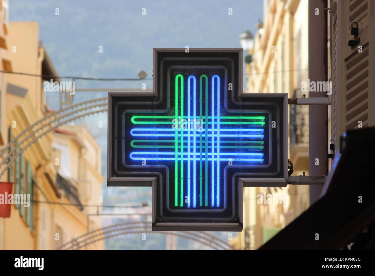 Pharmacy sign green cross hi-res stock photography and images - Alamy