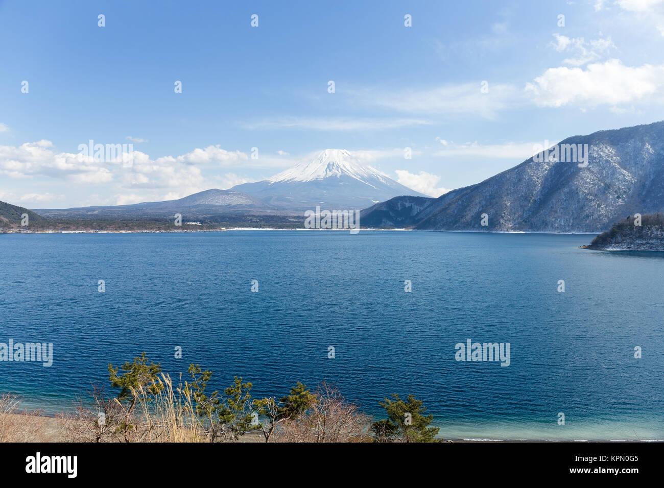 Fujisan and Lake Motosu Stock Photo - Alamy