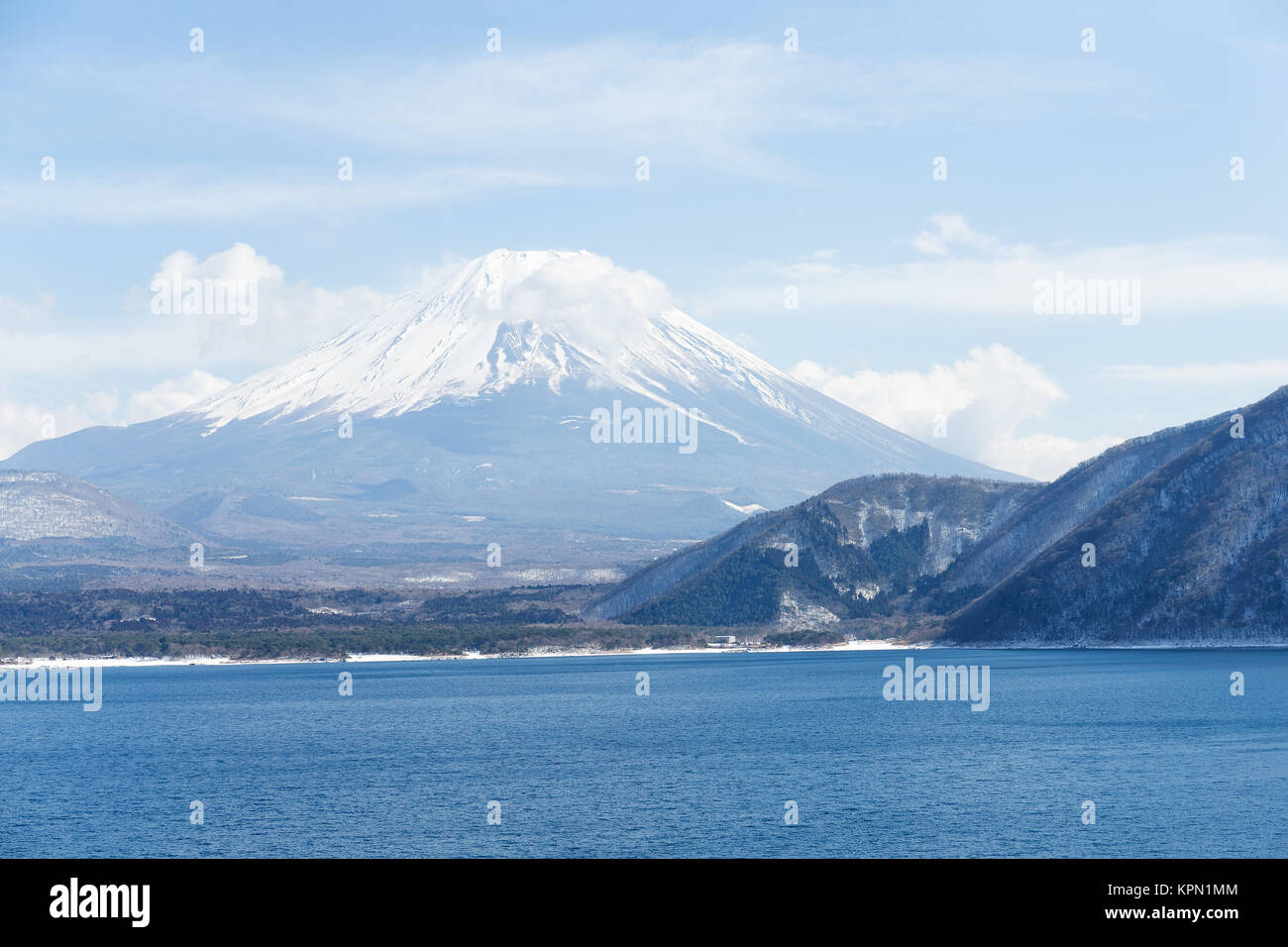 Lake motosu and fujisan Stock Photo - Alamy