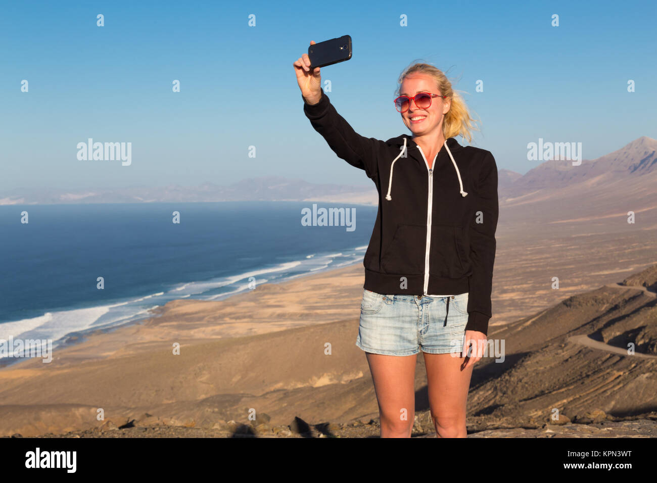 Snaping hi-res stock photography and images - Alamy