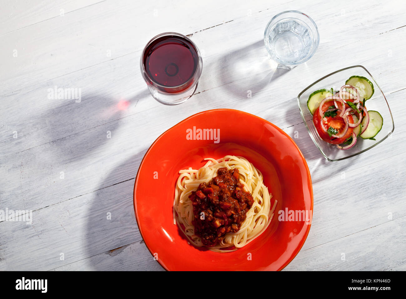 spaghetti bolognese on a red plate Stock Photo - Alamy