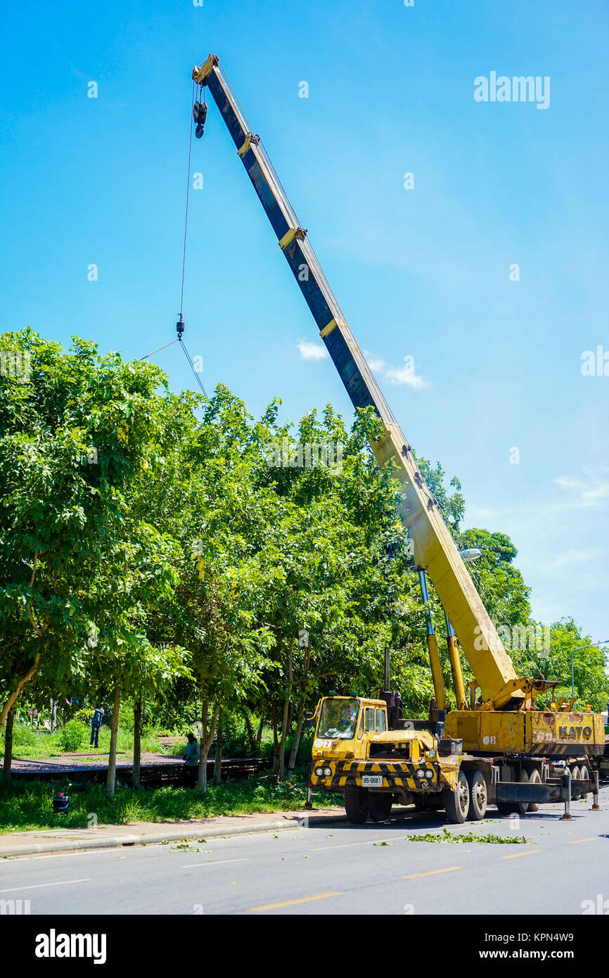 Gardener pruning a tree on crane Stock Photo - Alamy