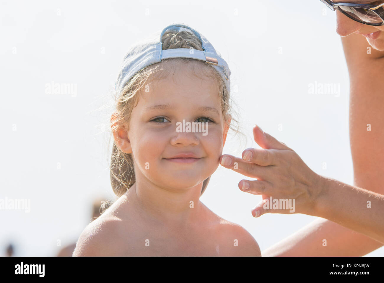 Child sunburn face hi-res stock photography and images - Alamy