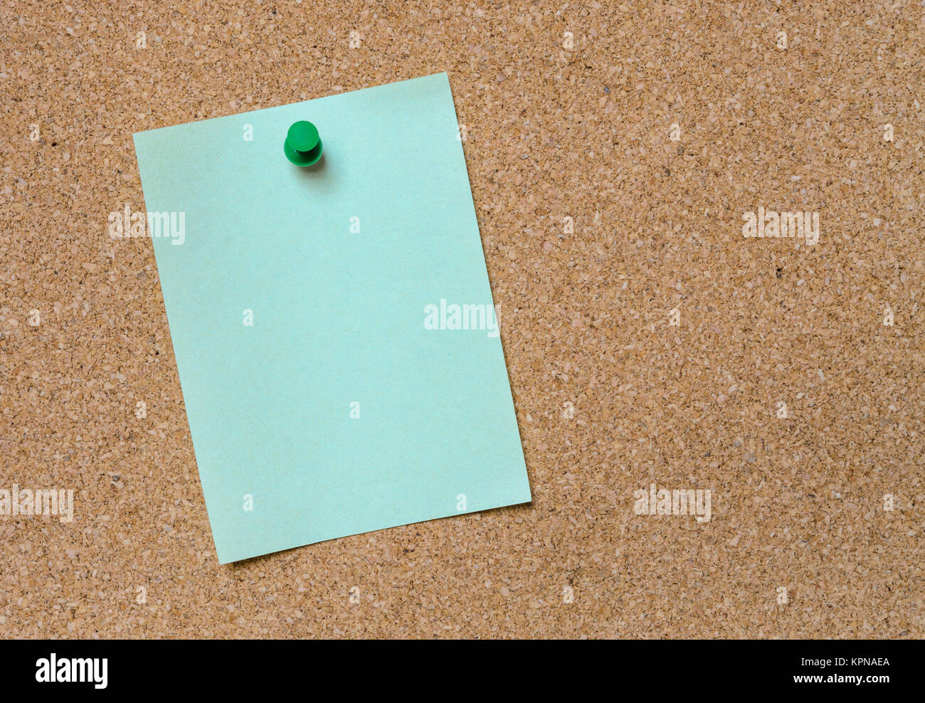 Blank green note pinned on cork board Stock Photo - Alamy