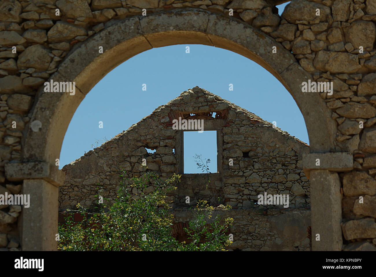 view through an archway of a ruin Stock Photo - Alamy