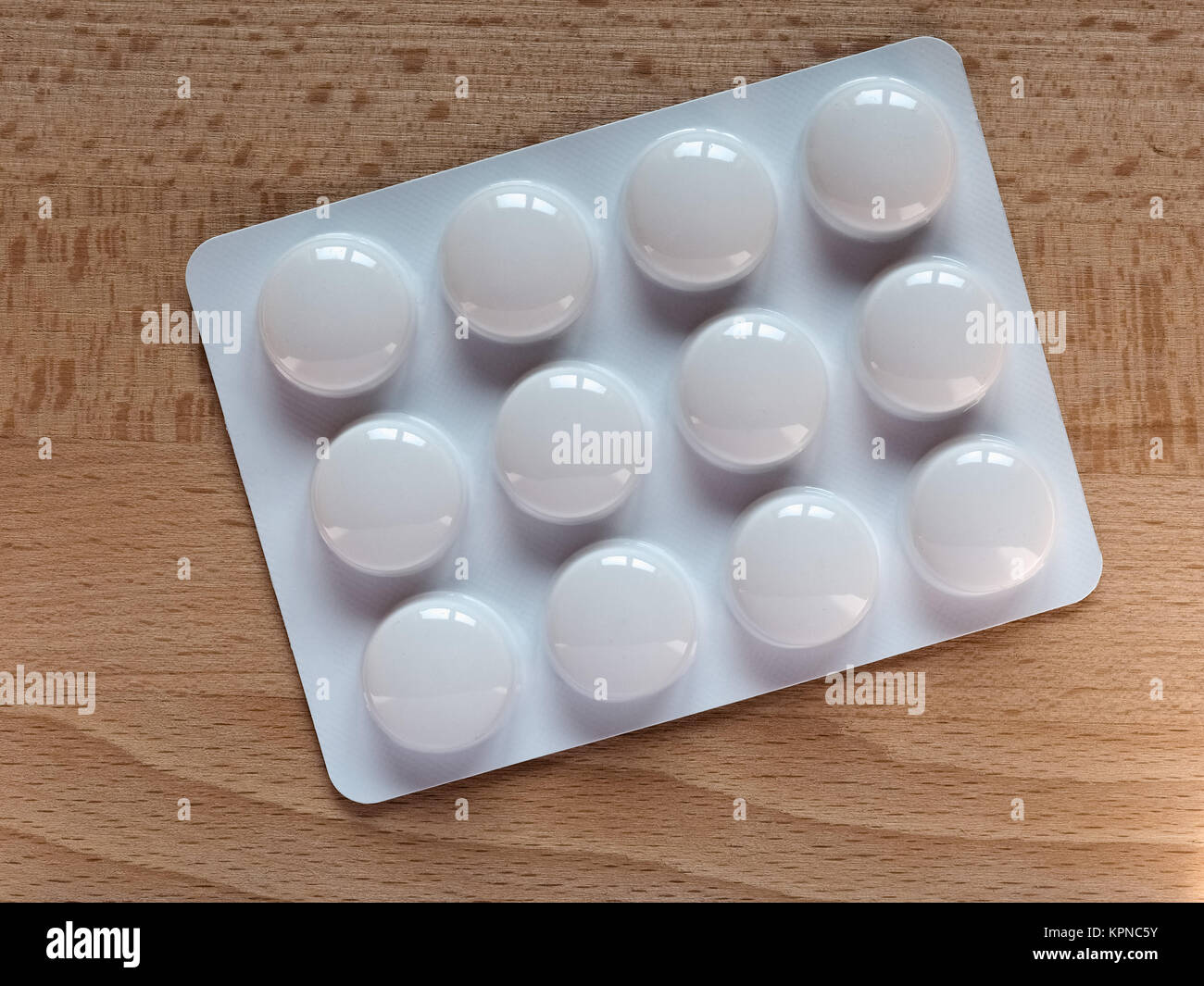 Drugs on a table hi-res stock photography and images - Alamy