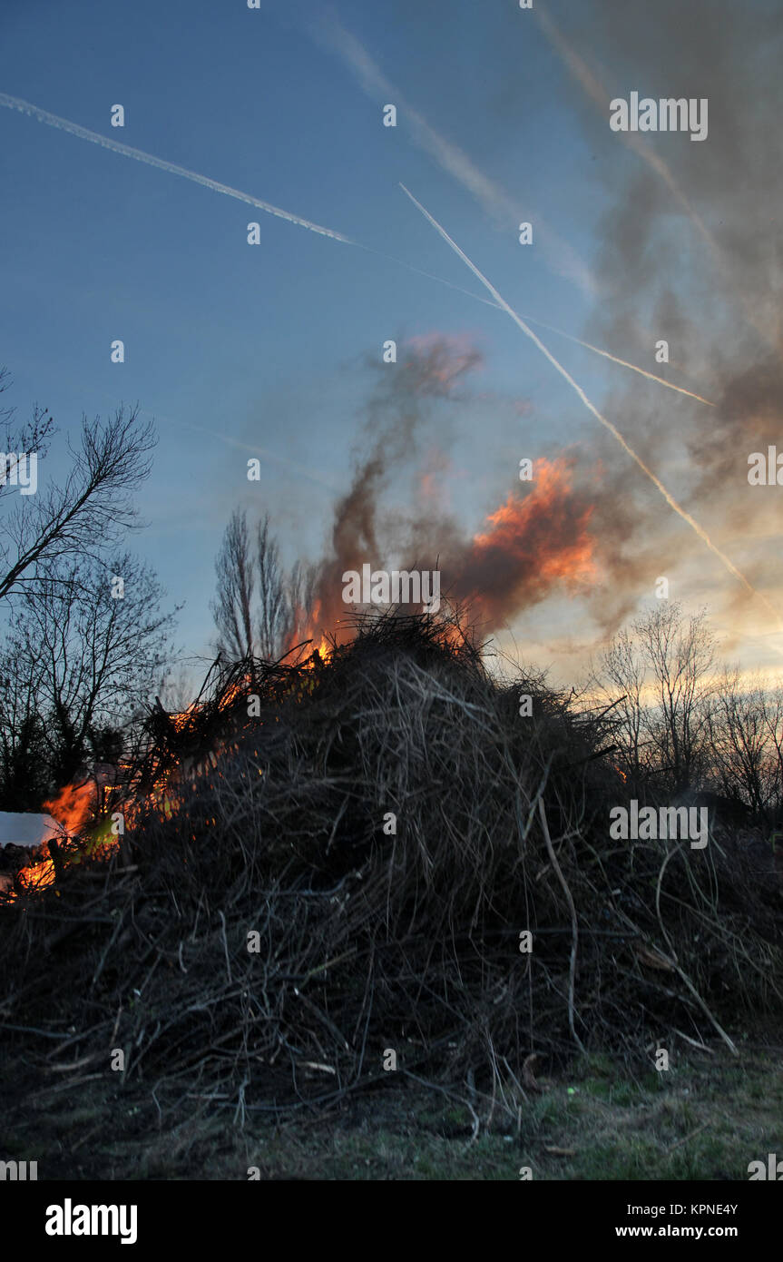 Easter fire hi-res stock photography and images - Alamy