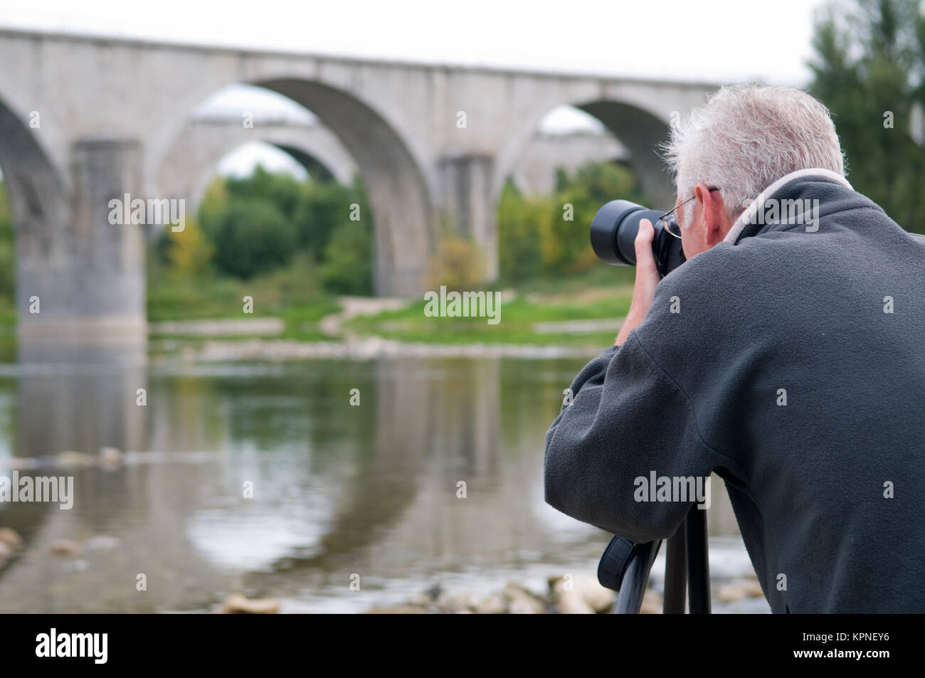 Senior citizen with dslr camera hi-res stock photography and images - Alamy