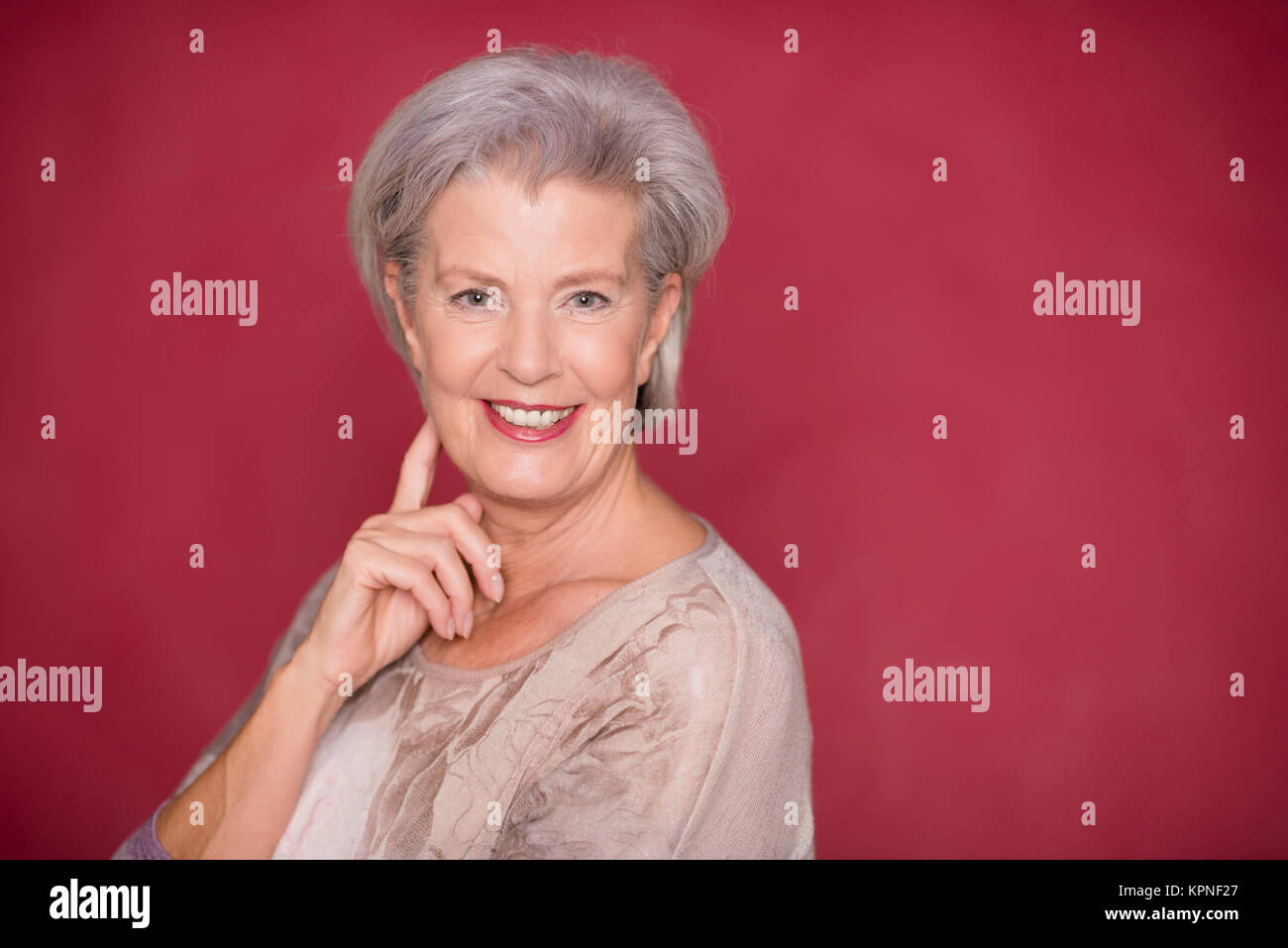 studio portrait against red background Stock Photo - Alamy
