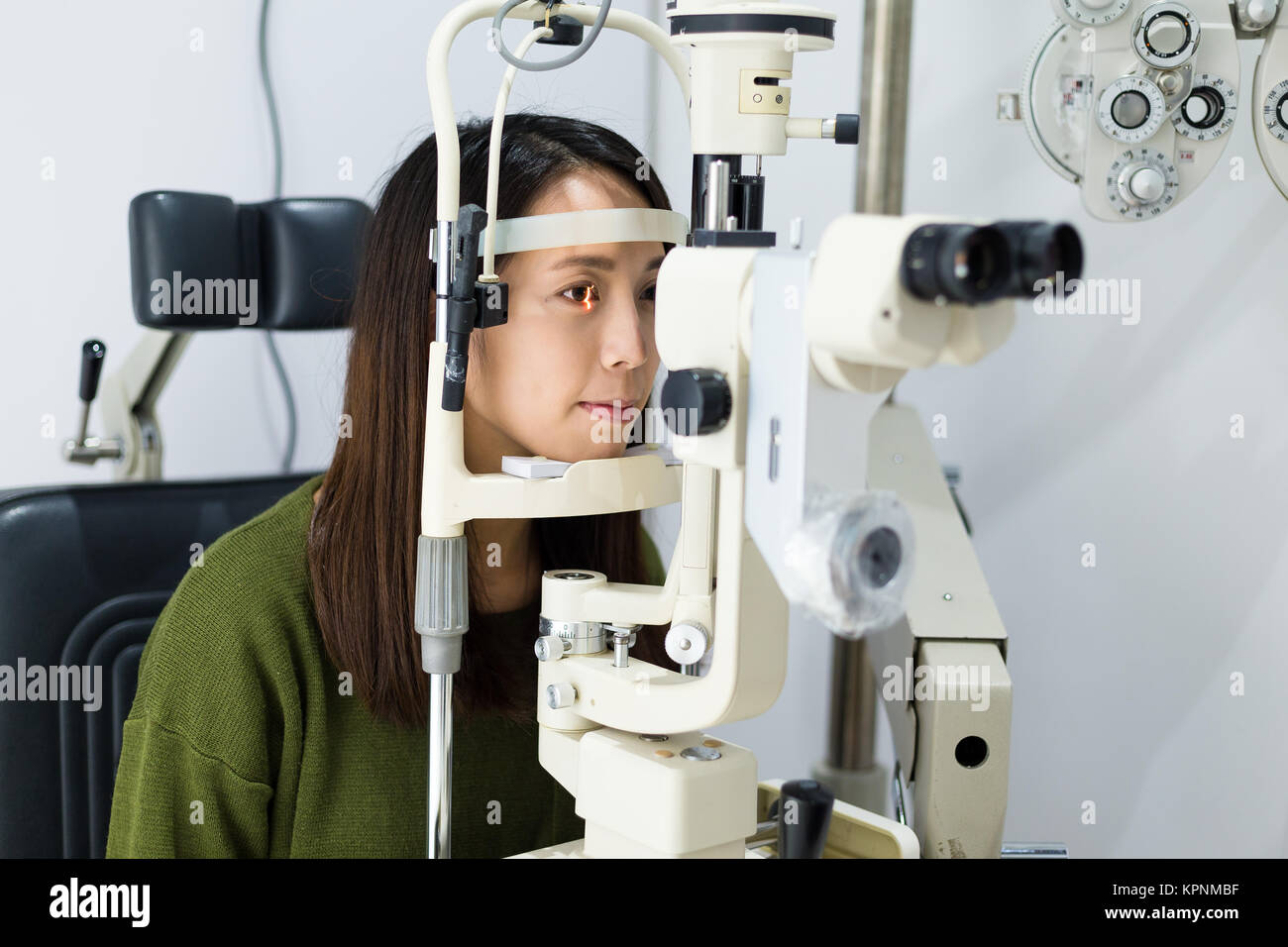 Woman doing eye test with optometrist in medical office Stock Photo - Alamy