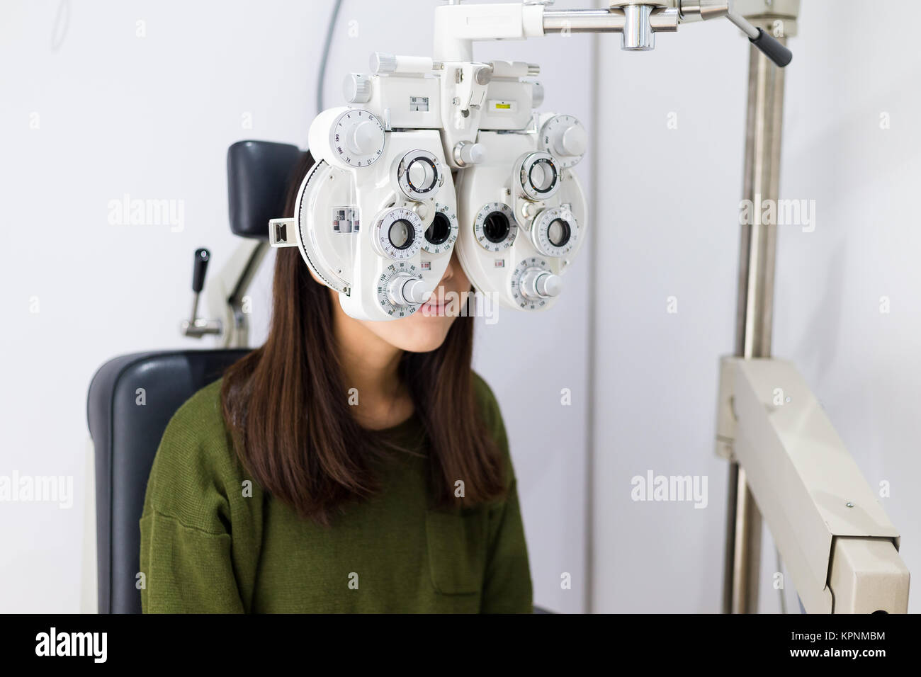 Woman doing eye test in clinic Stock Photo - Alamy