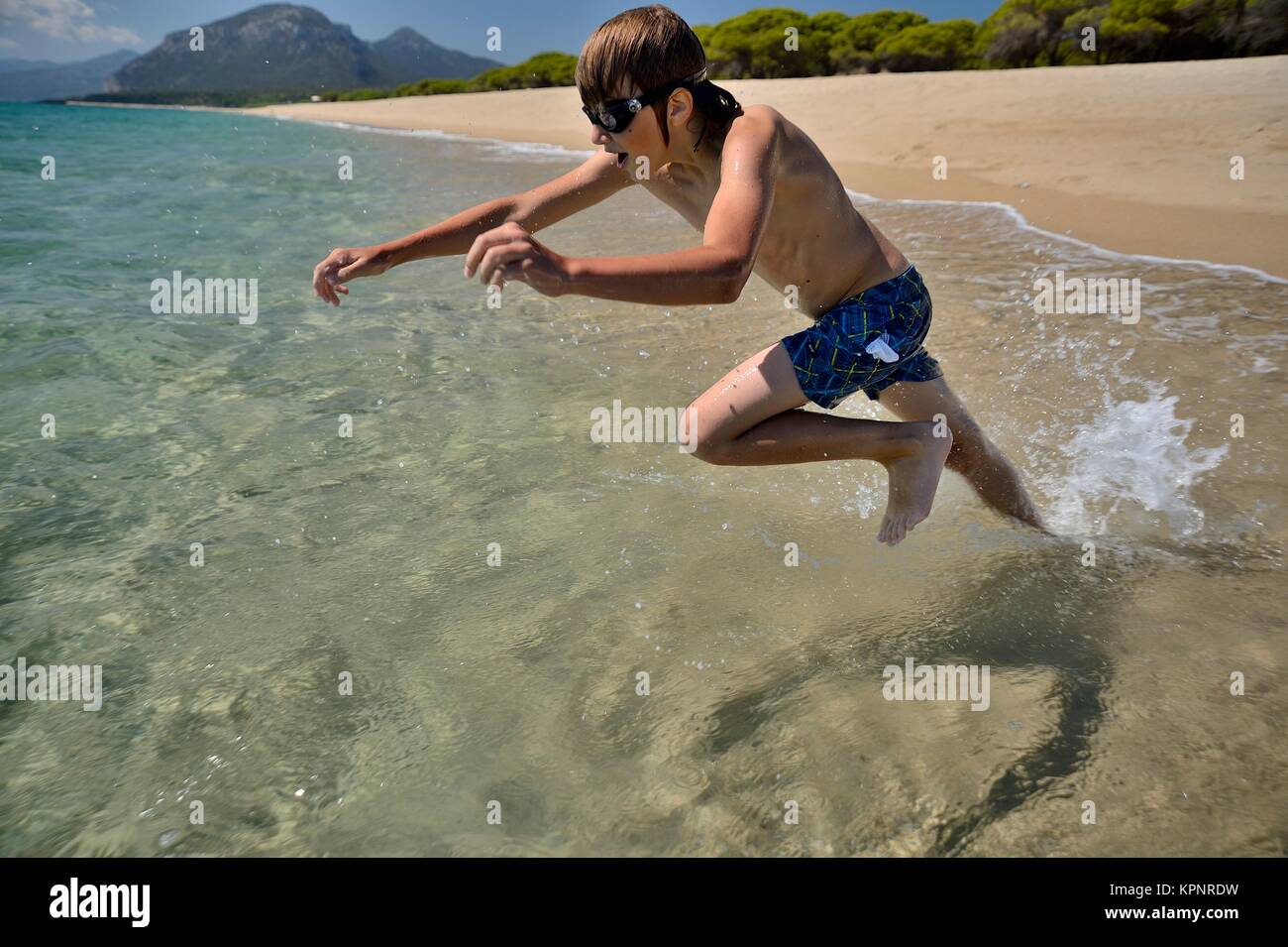 Child jump sea italy hi-res stock photography and images - Alamy