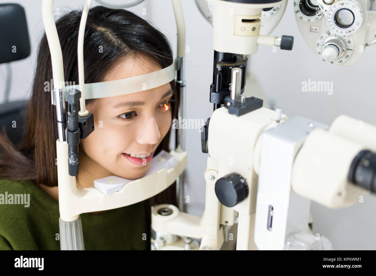 Woman taking the vision exam in eye clinic Stock Photo - Alamy