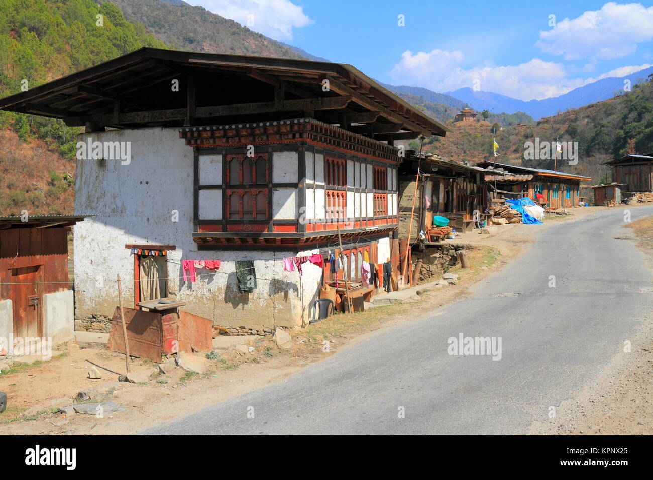 Bhutanese style houses hi-res stock photography and images - Alamy