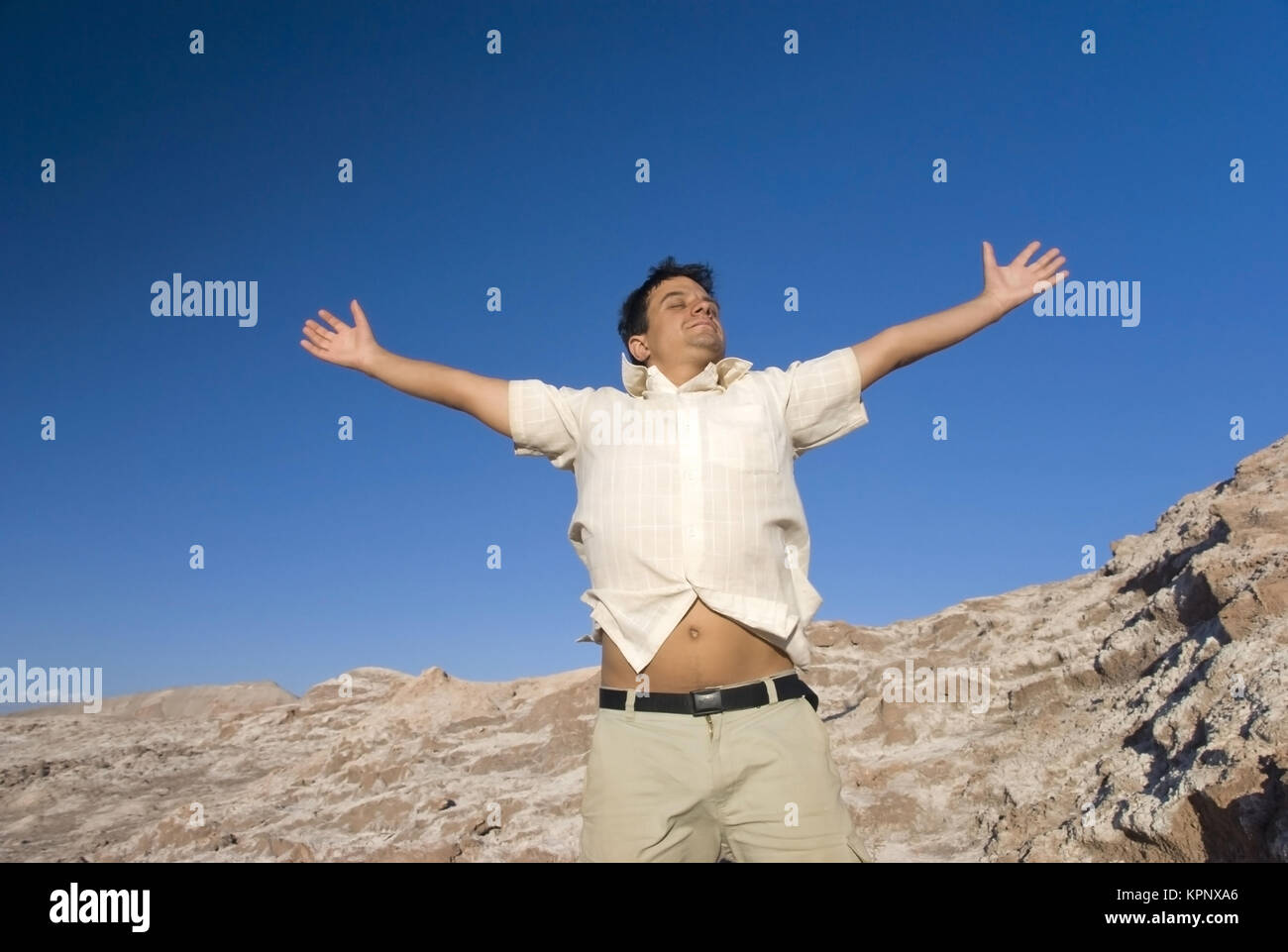 Model release , Junger Mann, 25+, in der Atacama-Wueste, Chile ...