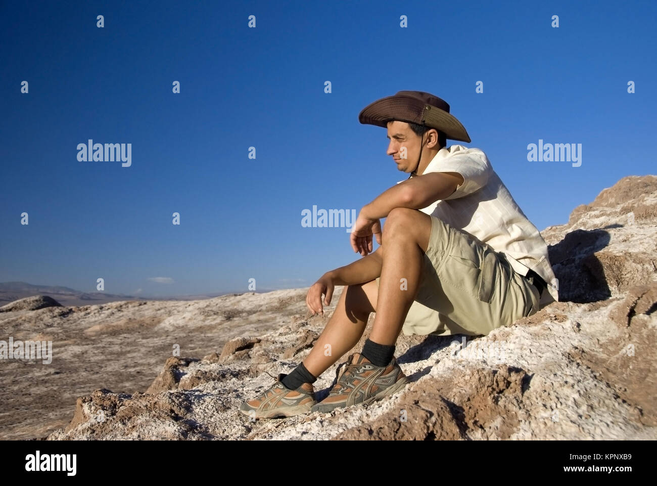 Model release , Junger Mann, 25+, in der Atacama-Wueste, Chile ...