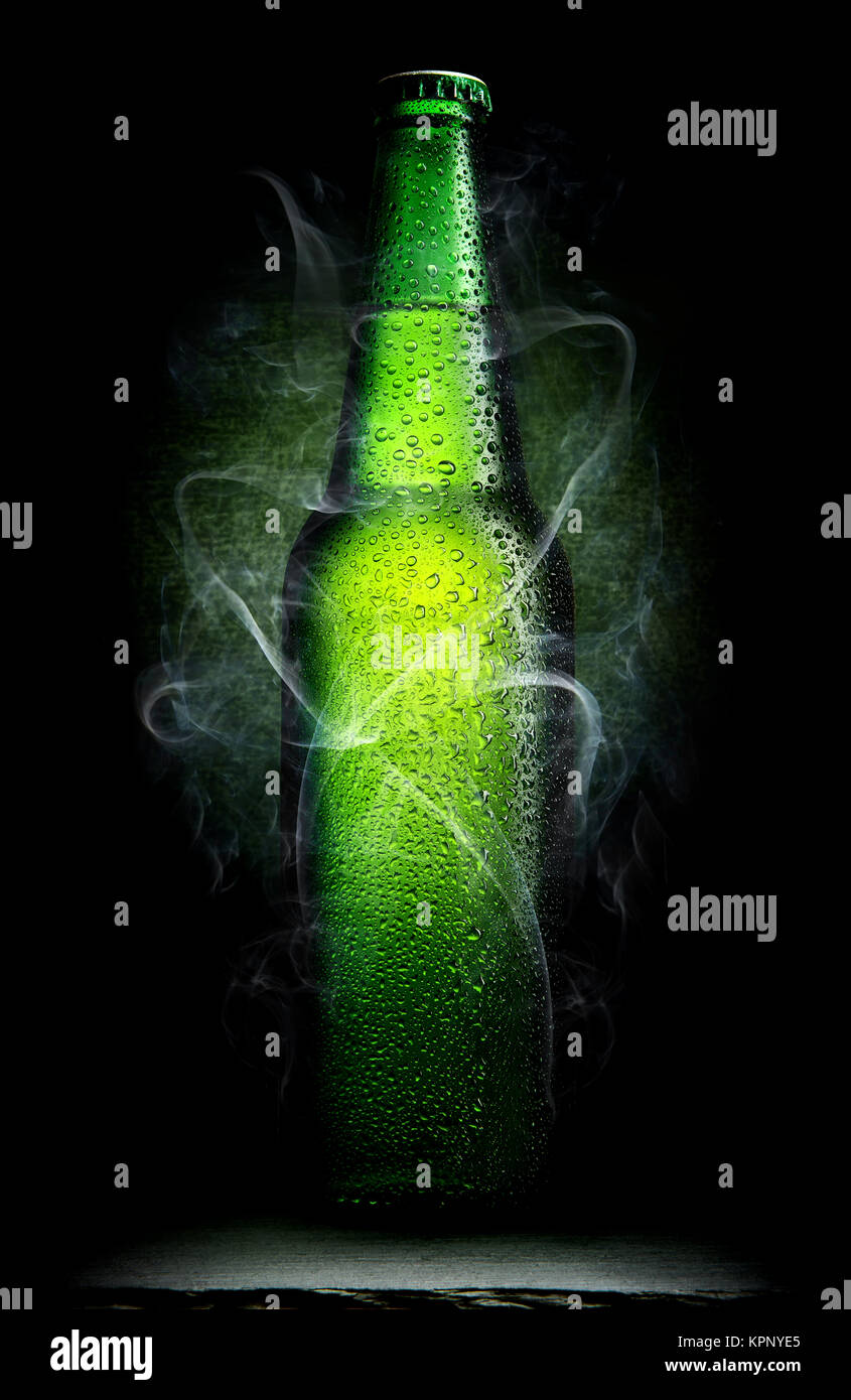 Green bottle of beer Stock Photo - Alamy
