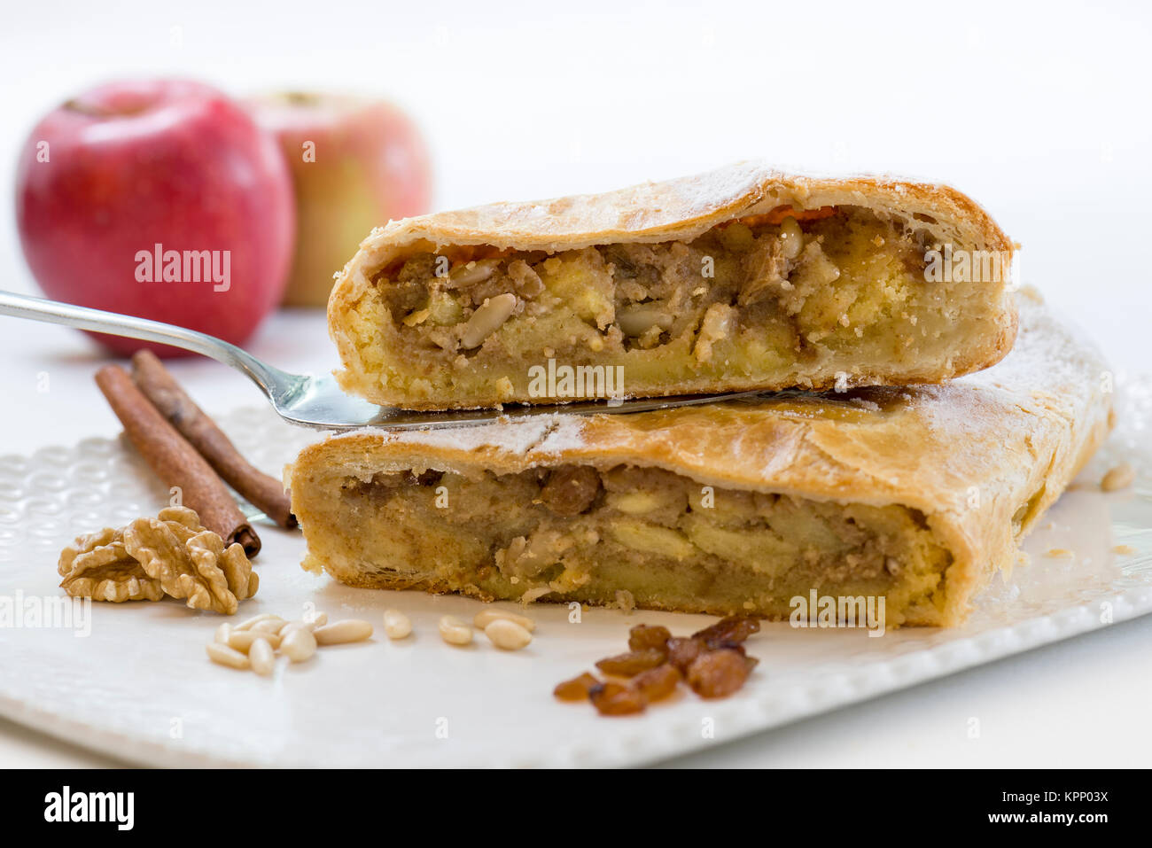 Strudel half hi-res stock photography and images - Alamy