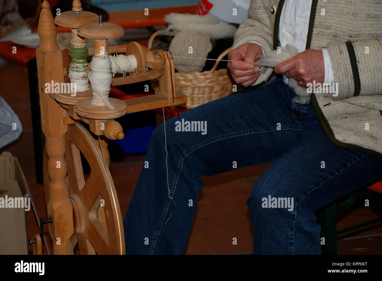 woman is spinning at the spinning wheel Stock Photo - Alamy