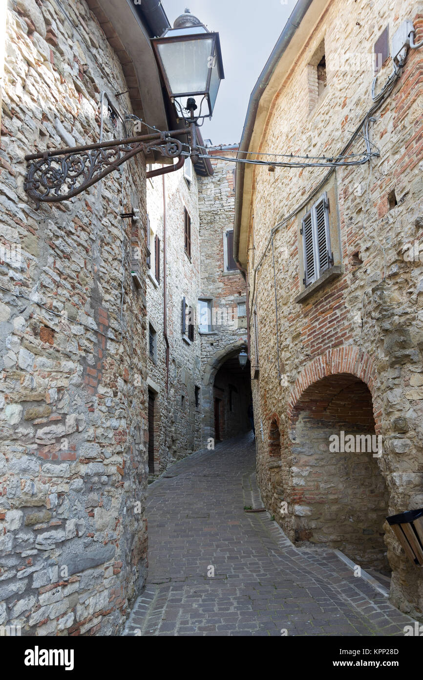 tuscany city alley Stock Photo - Alamy