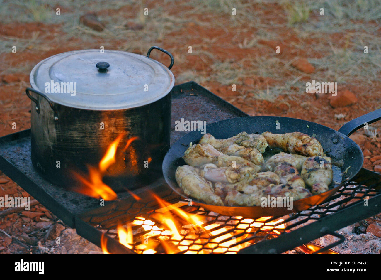 Australian campfire in the outback hi-res stock photography and images ...