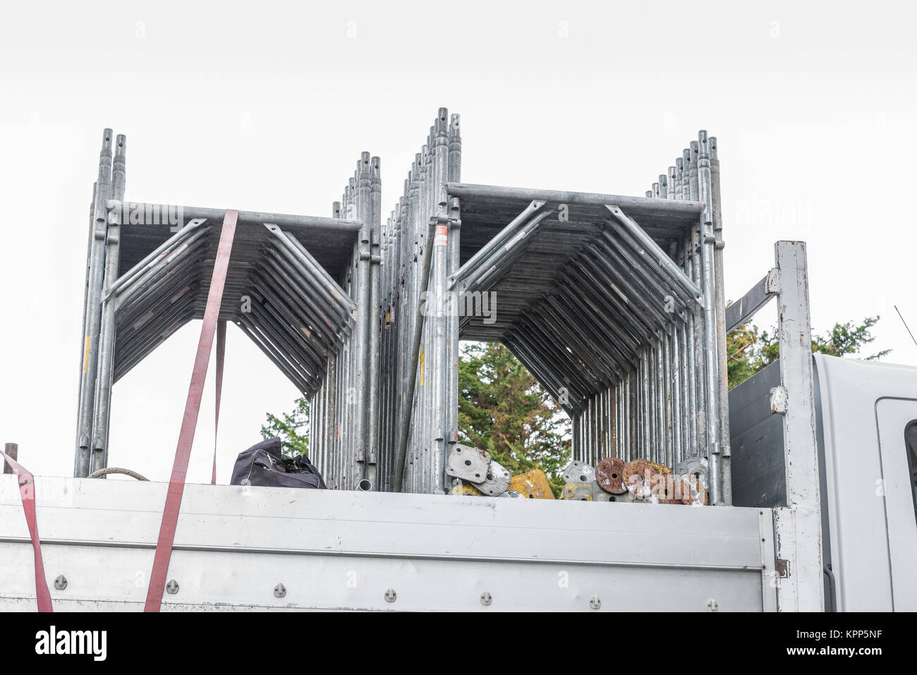 Scaffold lorry hi-res stock photography and images - Alamy