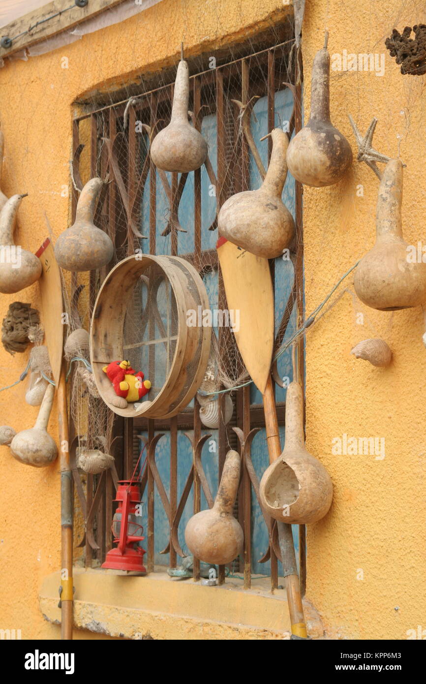 shop window with souvenirs,travel gifts Stock Photo - Alamy