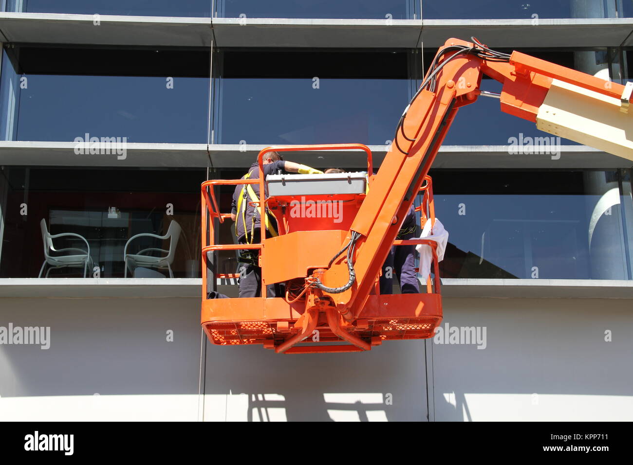 Window cleaner lift hi-res stock photography and images - Alamy