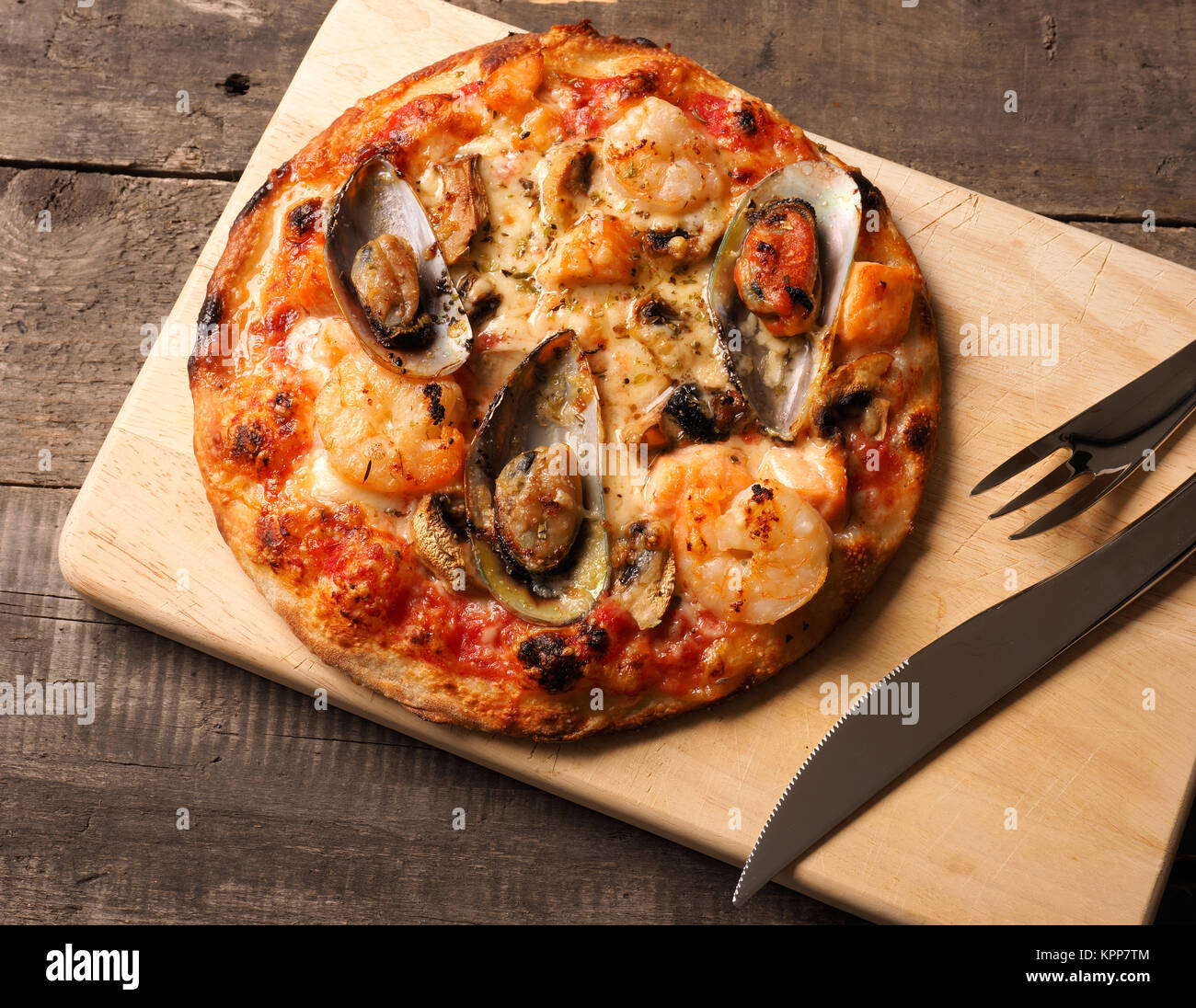 Pizza with mussels Stock Photo - Alamy