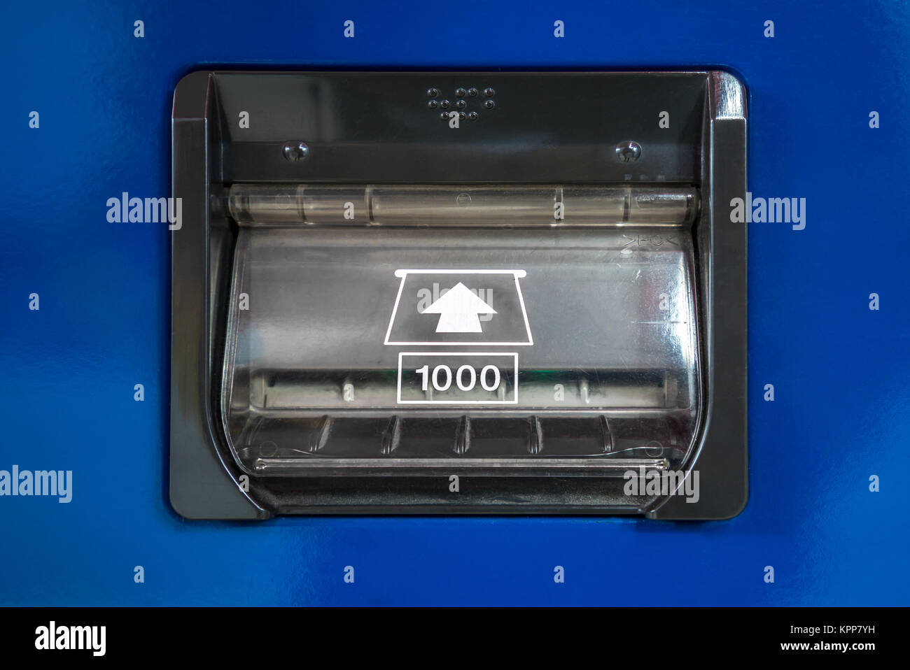 vending Machine banknote insert Stock Photo - Alamy