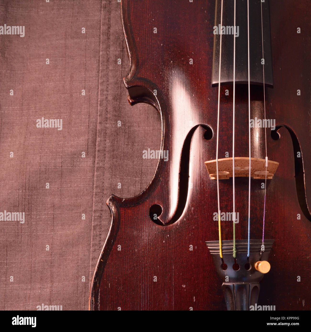 Antique violin against gray fabric background, square Stock Photo - Alamy