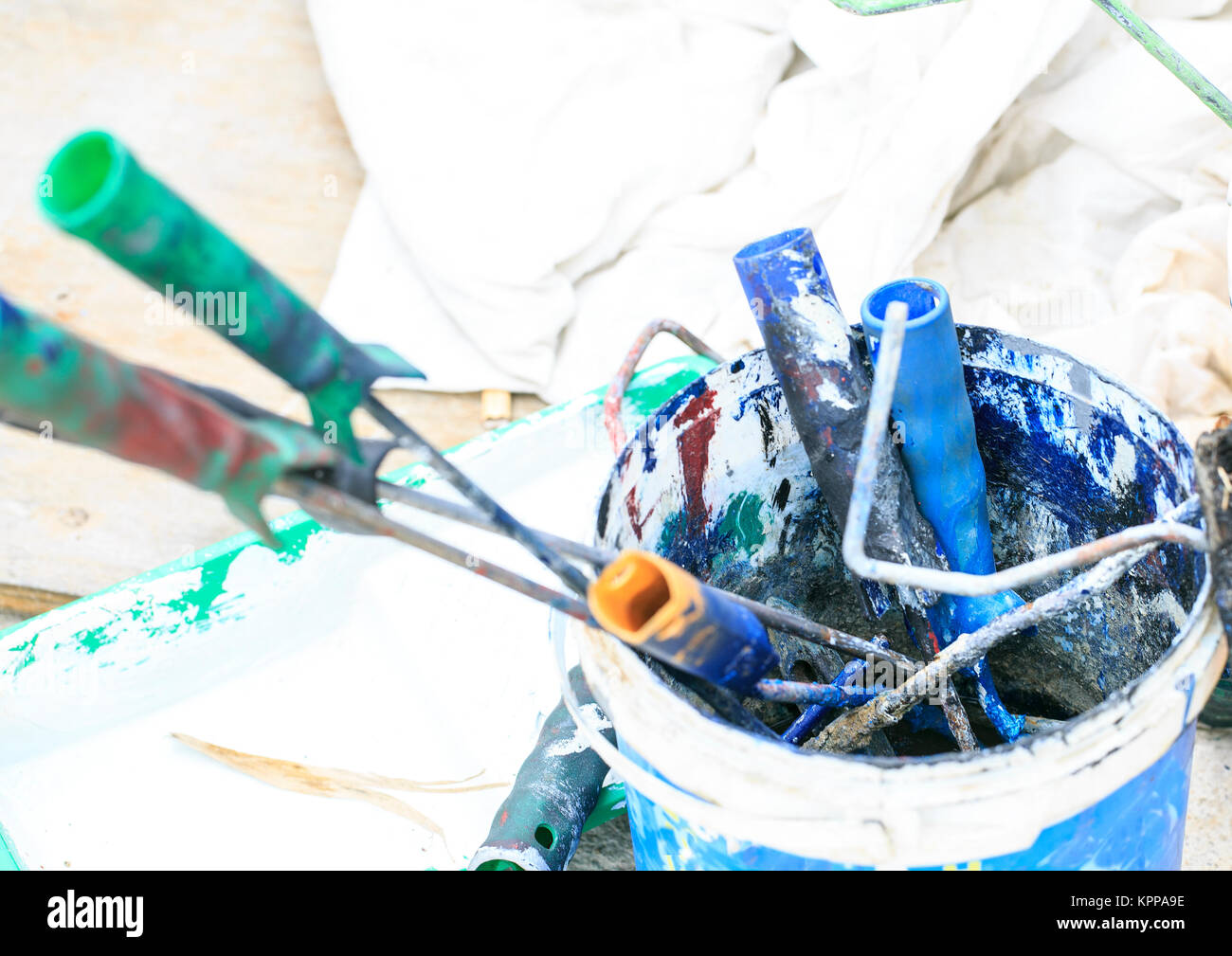 Paint tray used roller hi-res stock photography and images - Alamy