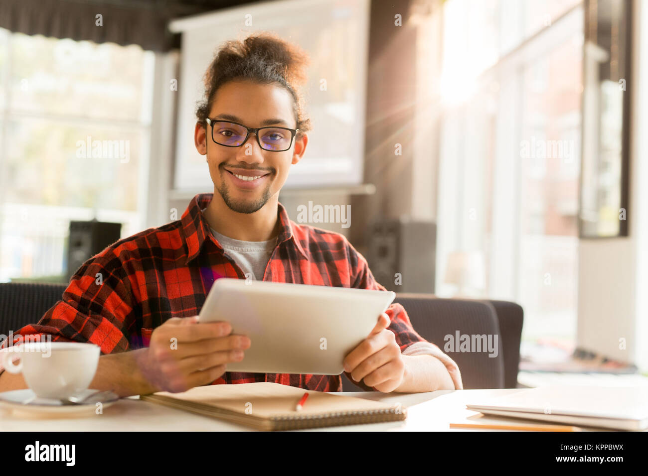 Eyeglasses browsing hi-res stock photography and images - Alamy