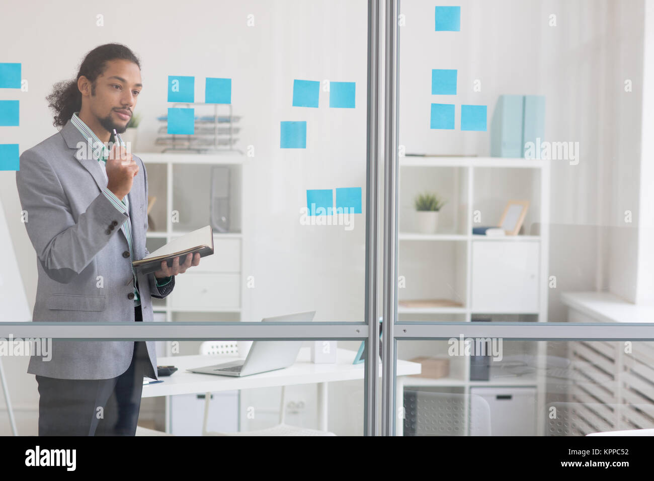 Note notebook hi-res stock photography and images - Alamy