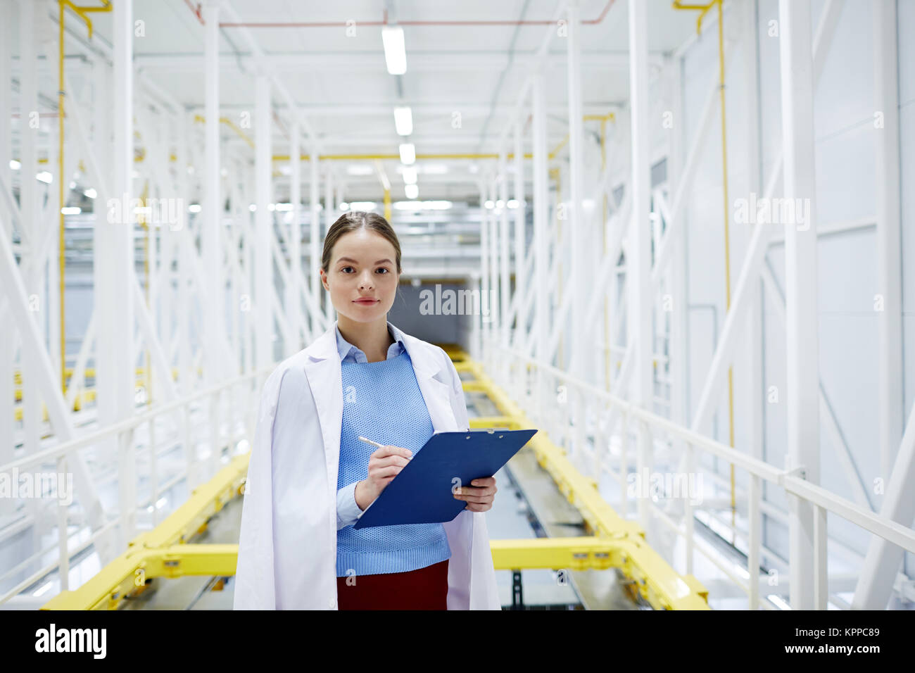 Engineer staff hi-res stock photography and images - Alamy