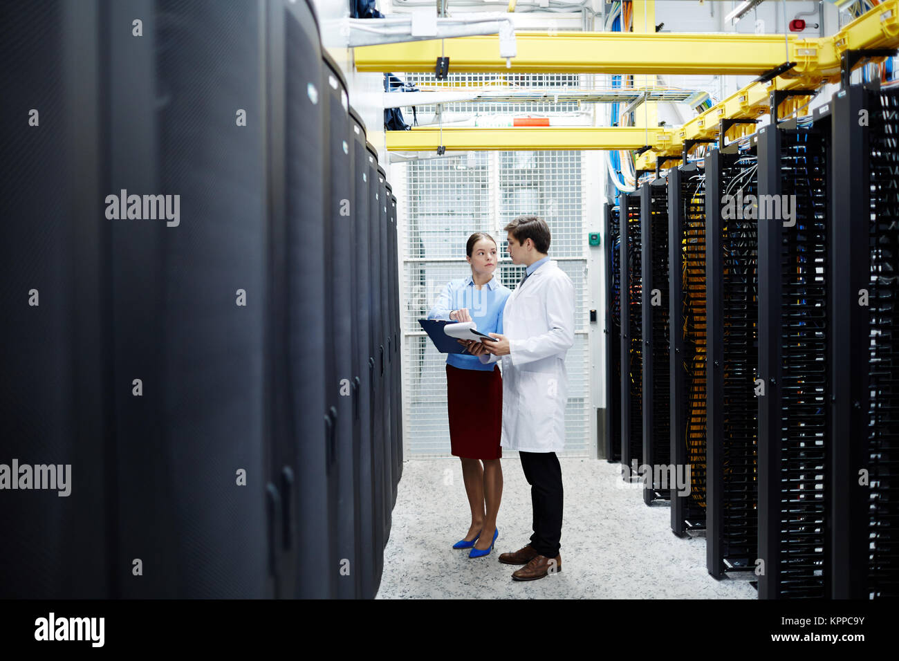 Hardware datacenter hi-res stock photography and images - Alamy