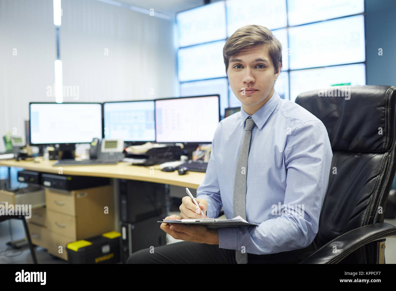 Exchange expert hi-res stock photography and images - Alamy