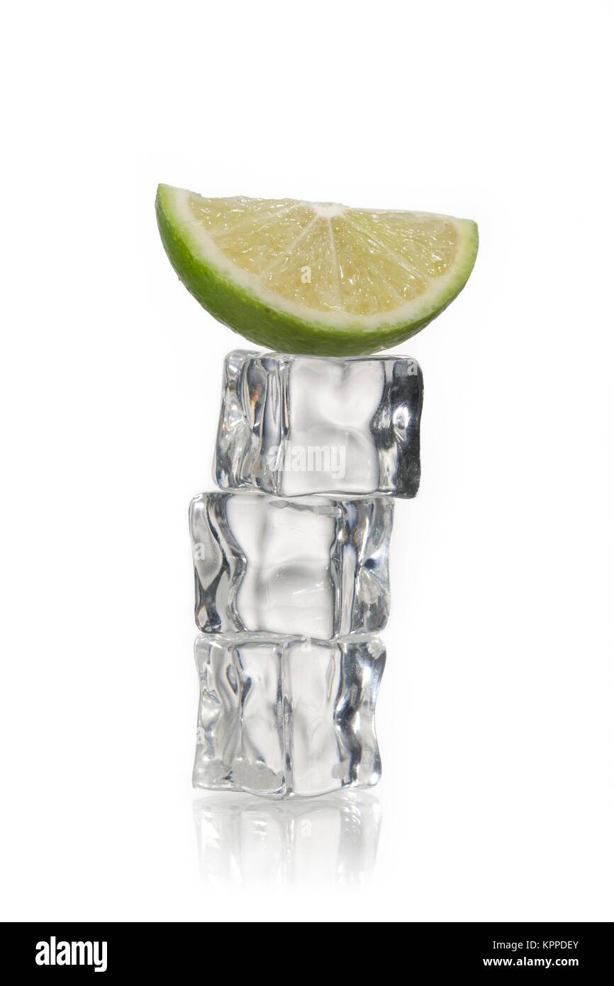 Real ice cubes hi-res stock photography and images - Alamy