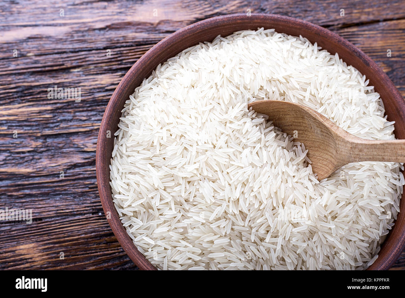 traditional food, uncooked rice in a bowl on a wooden background Stock ...