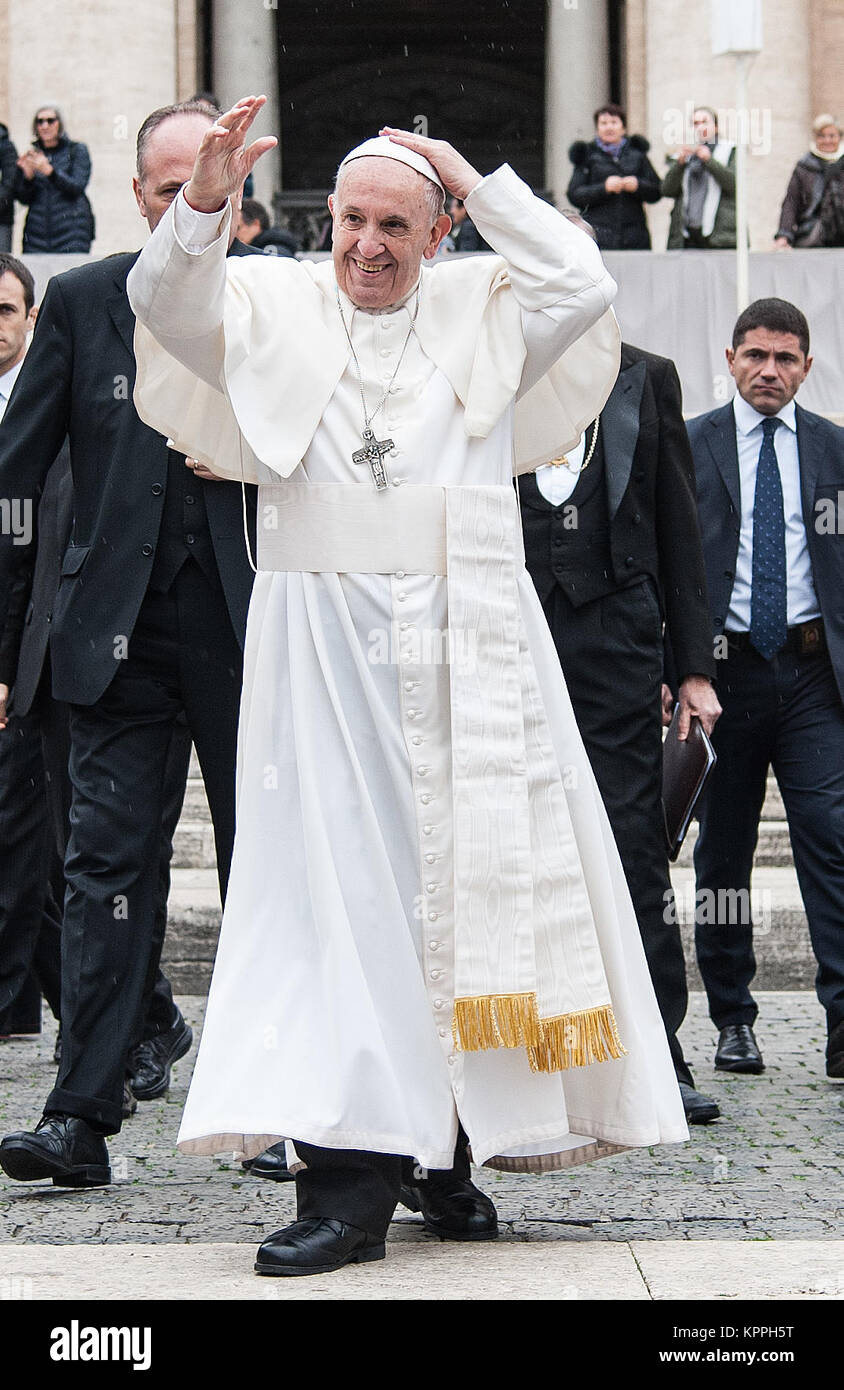 Pope Francis leaves at the end of the weekly general audience in St ...